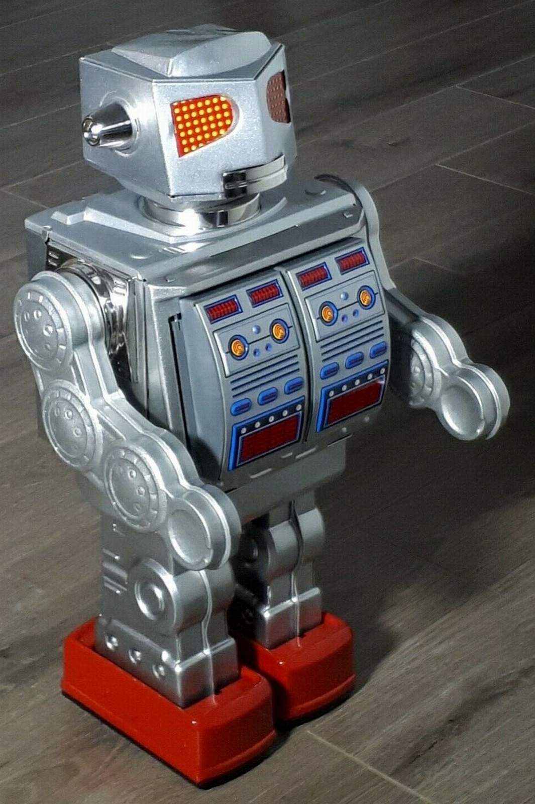 Horikawa and Metal House Robot - The Old Robots Web Site
