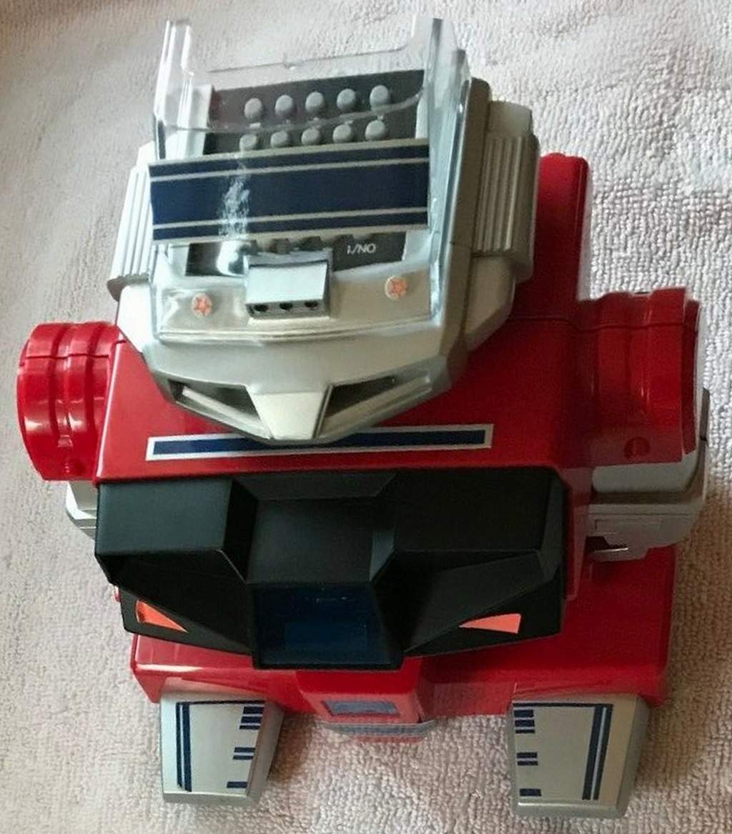 Micro-Bot Robot by Tiger Electronics Model 7-980 - The Old Robots Web Site